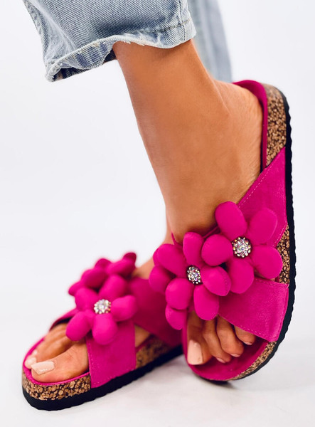 Klapki korkowe z poduszkowymi kwiatami CHARSS FUKSJA | Sklep KupButy.com